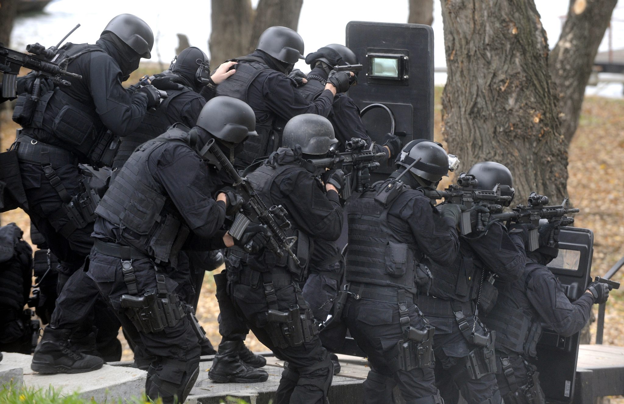 Top 14 Best Emergency Rescue Multi-Tools And Folding Knives For First ...